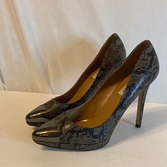 Steve Madden | Shoes | Steve Madden Faux Snake Skin Metallic Cap Toe ...